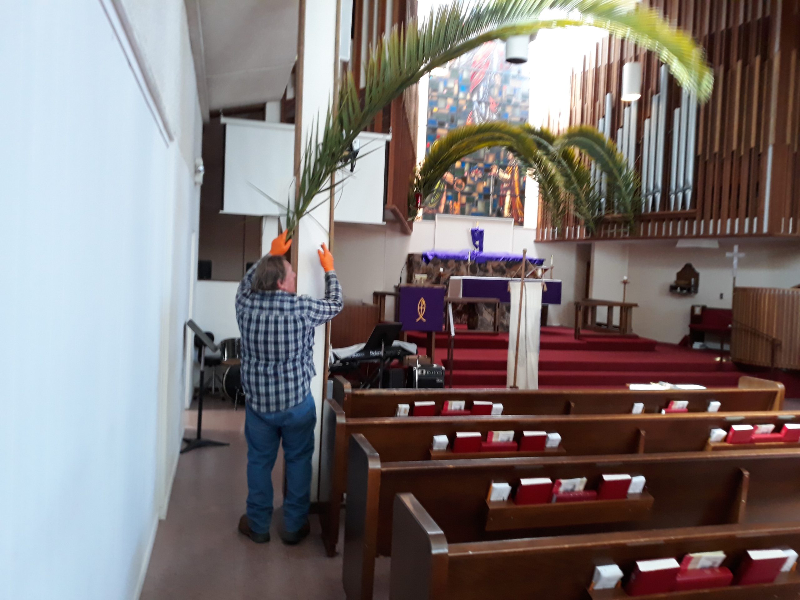 Putting up the Palms – St. Stephen's Lutheran Church